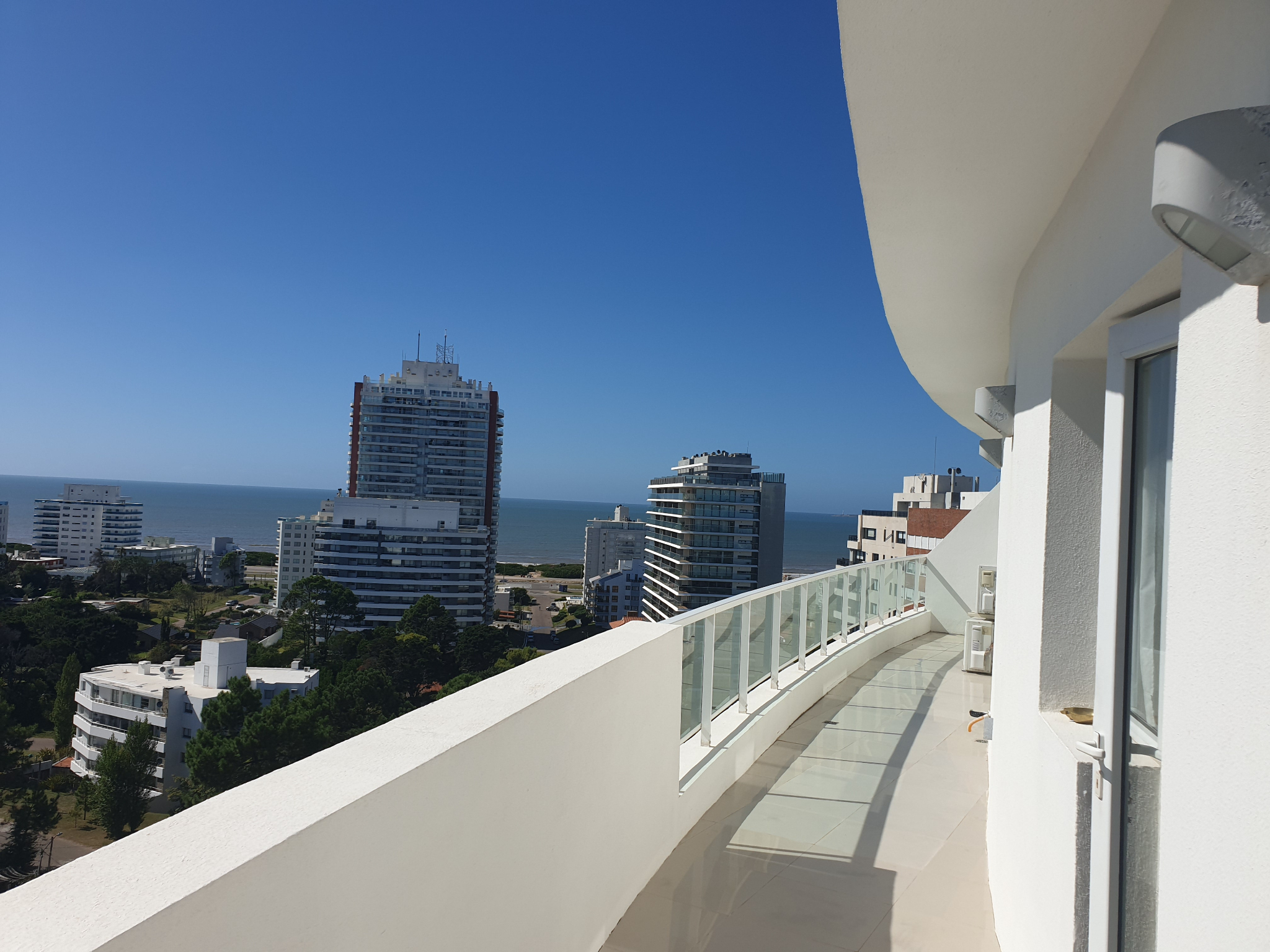 PUNTA DEL ESTE - APARTAMENT0 EN PENTHOUSE 2+DORMITORIOS 2 BAÑOS . Ref #D2D88 - infocasas.com.uy