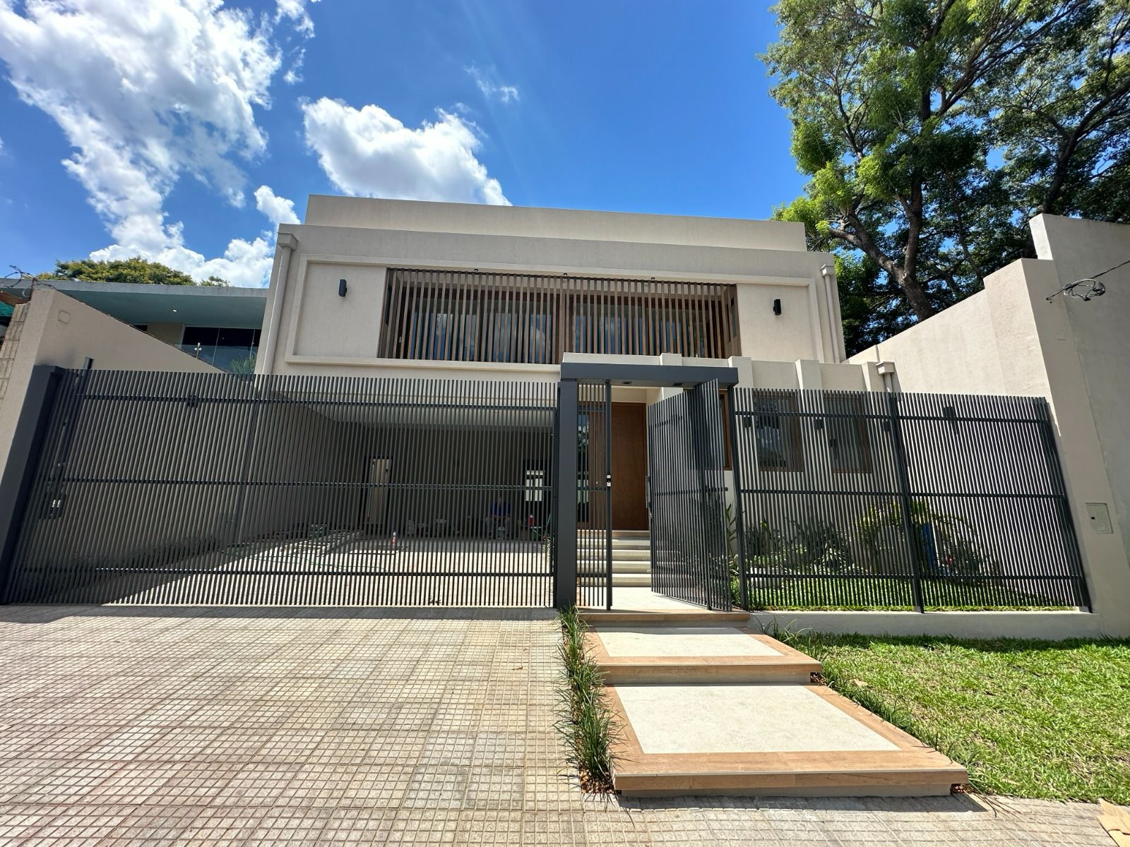 Vendo exclusiva residencia a estrenar.B. Mburucuya. Ref #U74EBA - infocasas.com.py