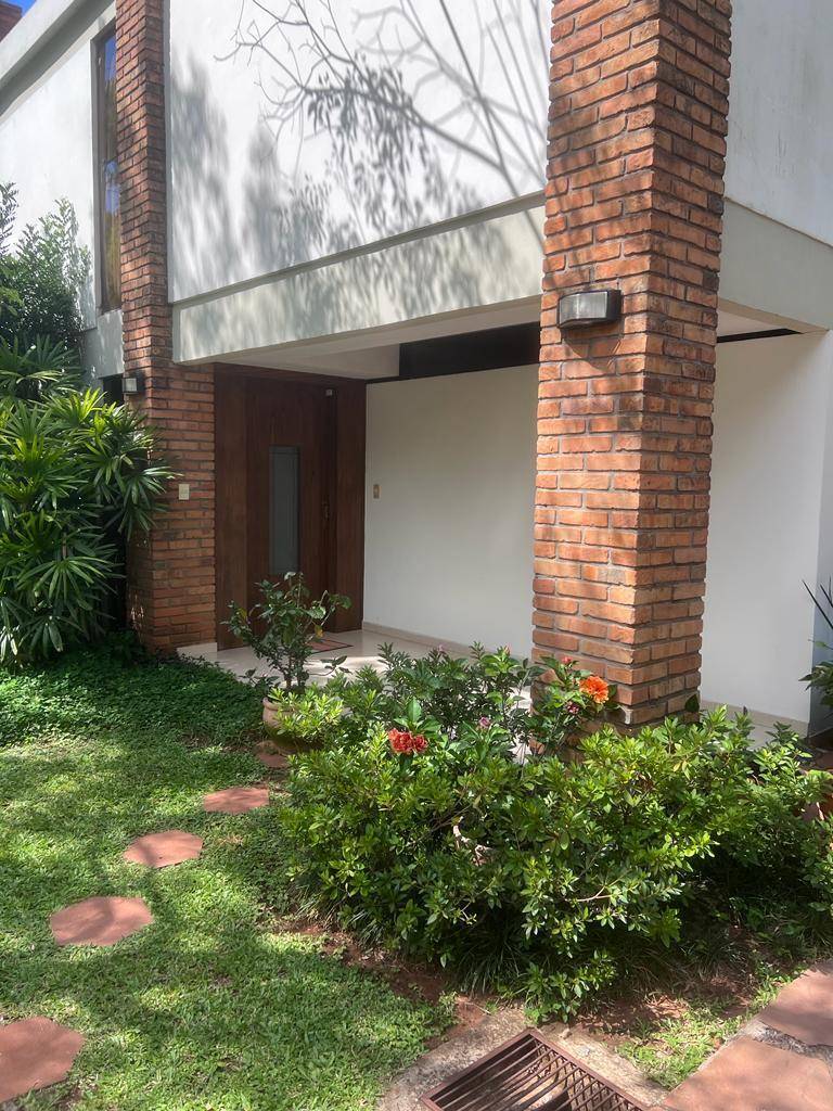 ALQUILO CASA EN Bo. MCAL ESTIGARRIBIA. Ref #JF892E - infocasas.com.py