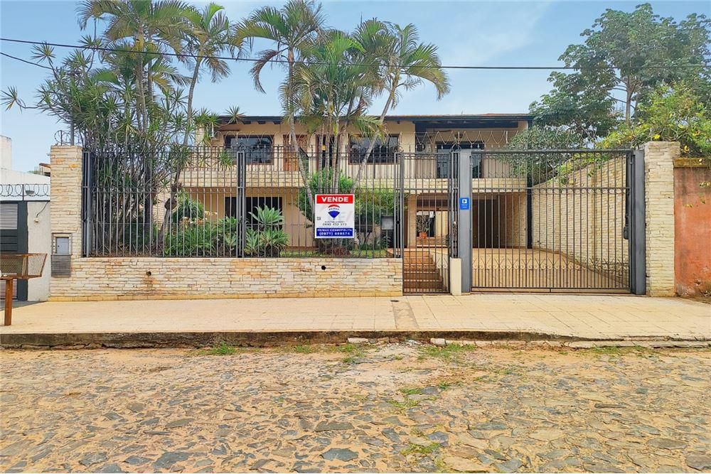 VENDO AMPLIA CASA EN BO SAN PABLO. Ref #RA8421 - infocasas.com.py