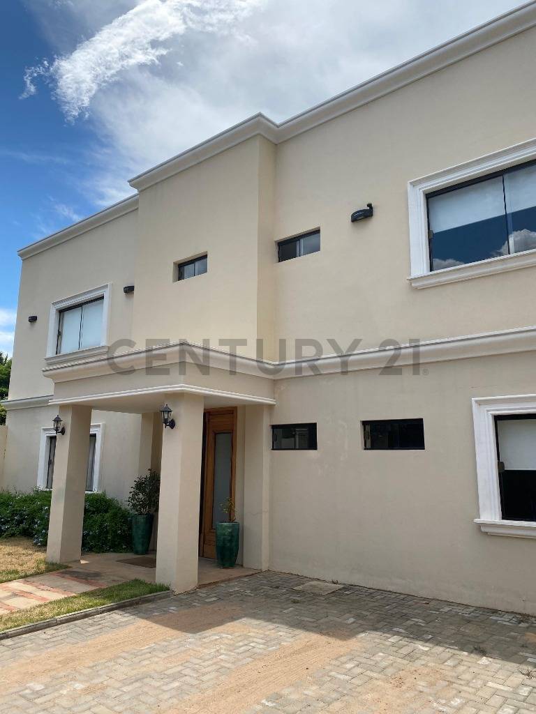 VENDO HERMOSA RESIDENCIA. Ref #T296D9 - infocasas.com.py