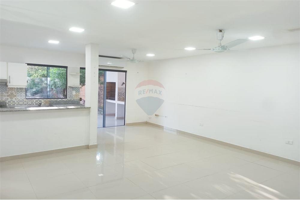 ALQUILO DUPLEX CON PATIO - LAMBARE. Ref #E2B950 - infocasas.com.py