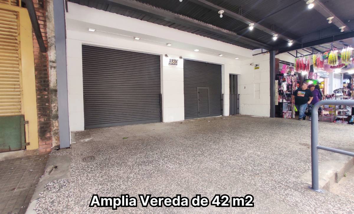 Alquilo Amplio Salón Comercial (Centro de Luque). Ref #KFFA43 - infocasas.com.py