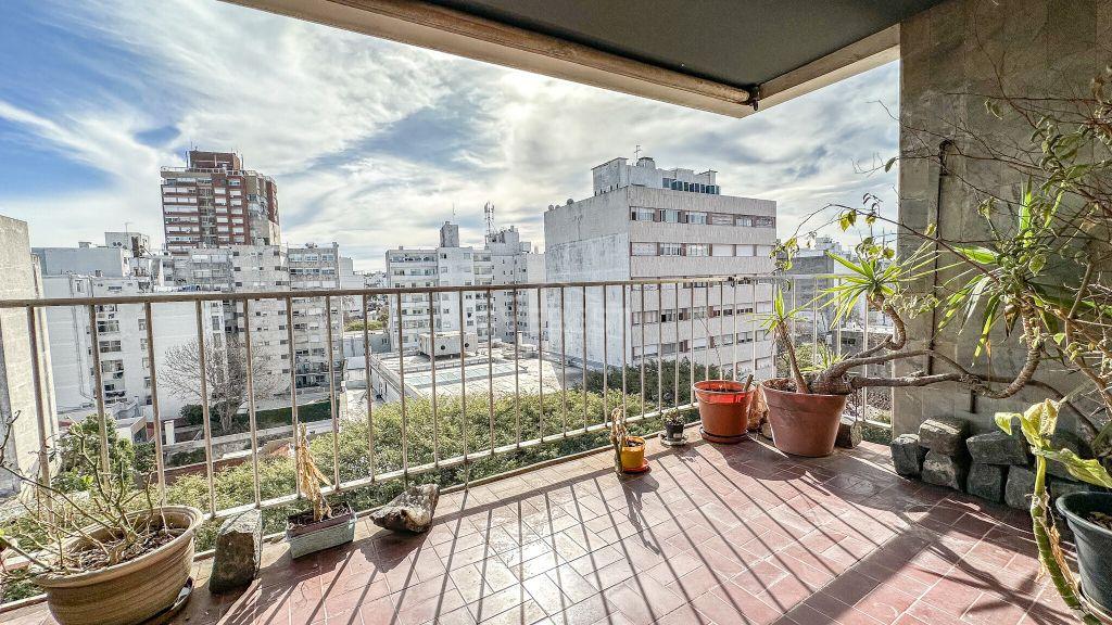 Venta 3 dormitorios + servicio en Punta Carretas con Garage!. Ref #VB9F8A - infocasas.com.uy