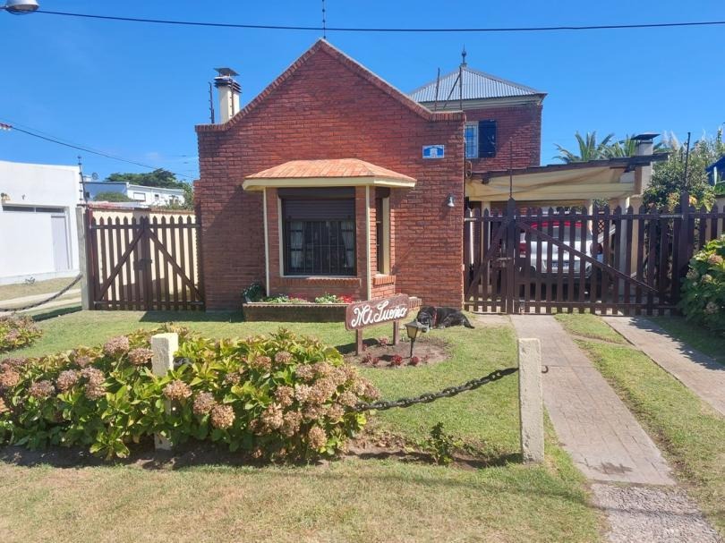 Venta Casa 3 Dormitorios, 2 Cocheras. Impecable En 2 Plantas Proxima Al Mar!!!. Ref #NF7E4D ...