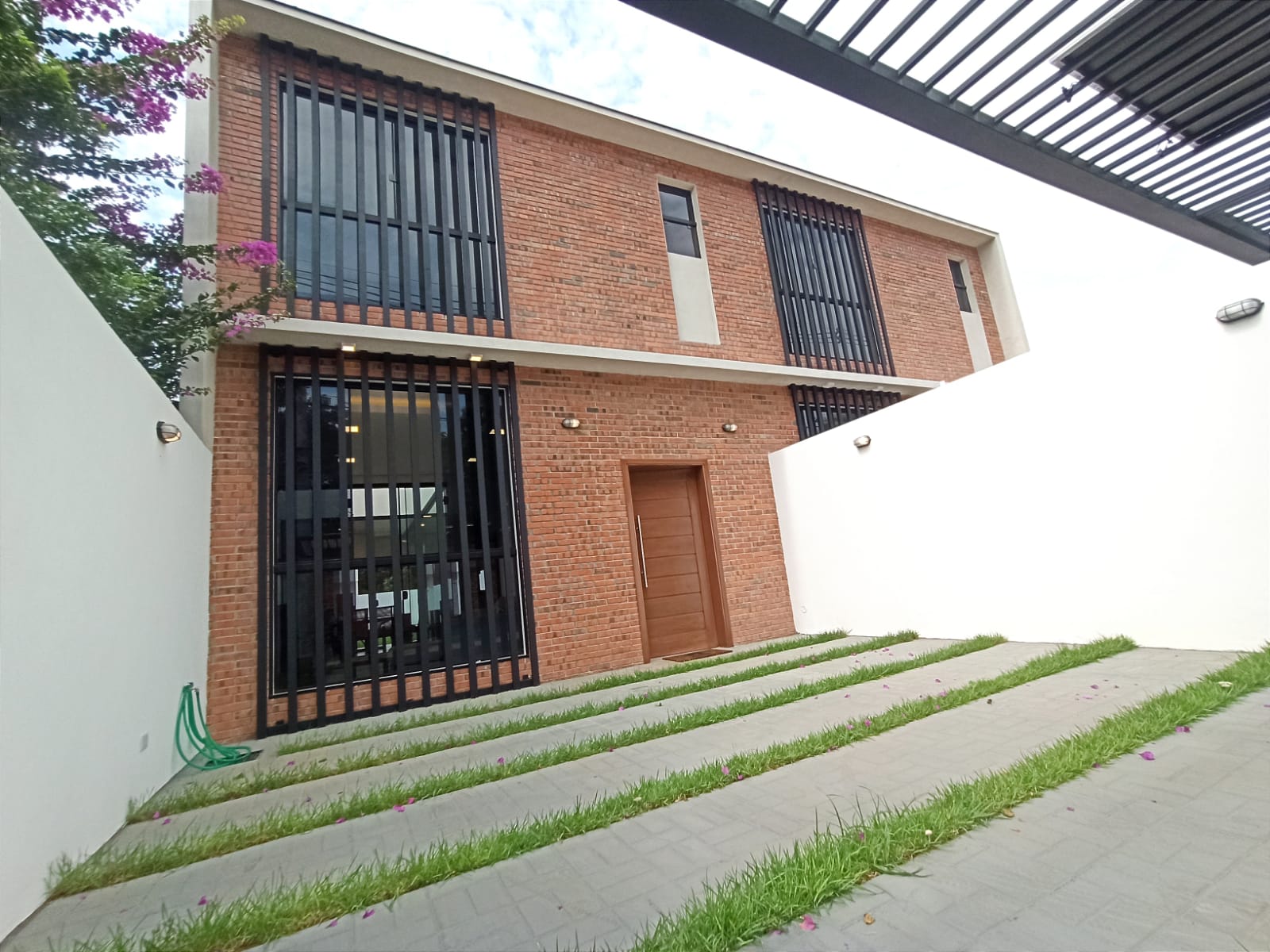 VENDO DUPLEX EN LOMA MERLO. Ref #DDE84C - infocasas.com.py