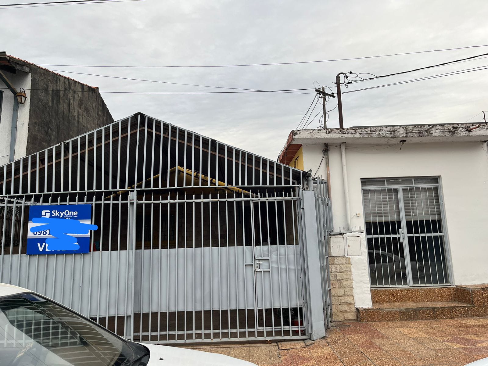 VENDO CASA EN BARRIO JARA DETRÁS DEL SÚPER STOCK. Ref #W66403 - infocasas.com.py