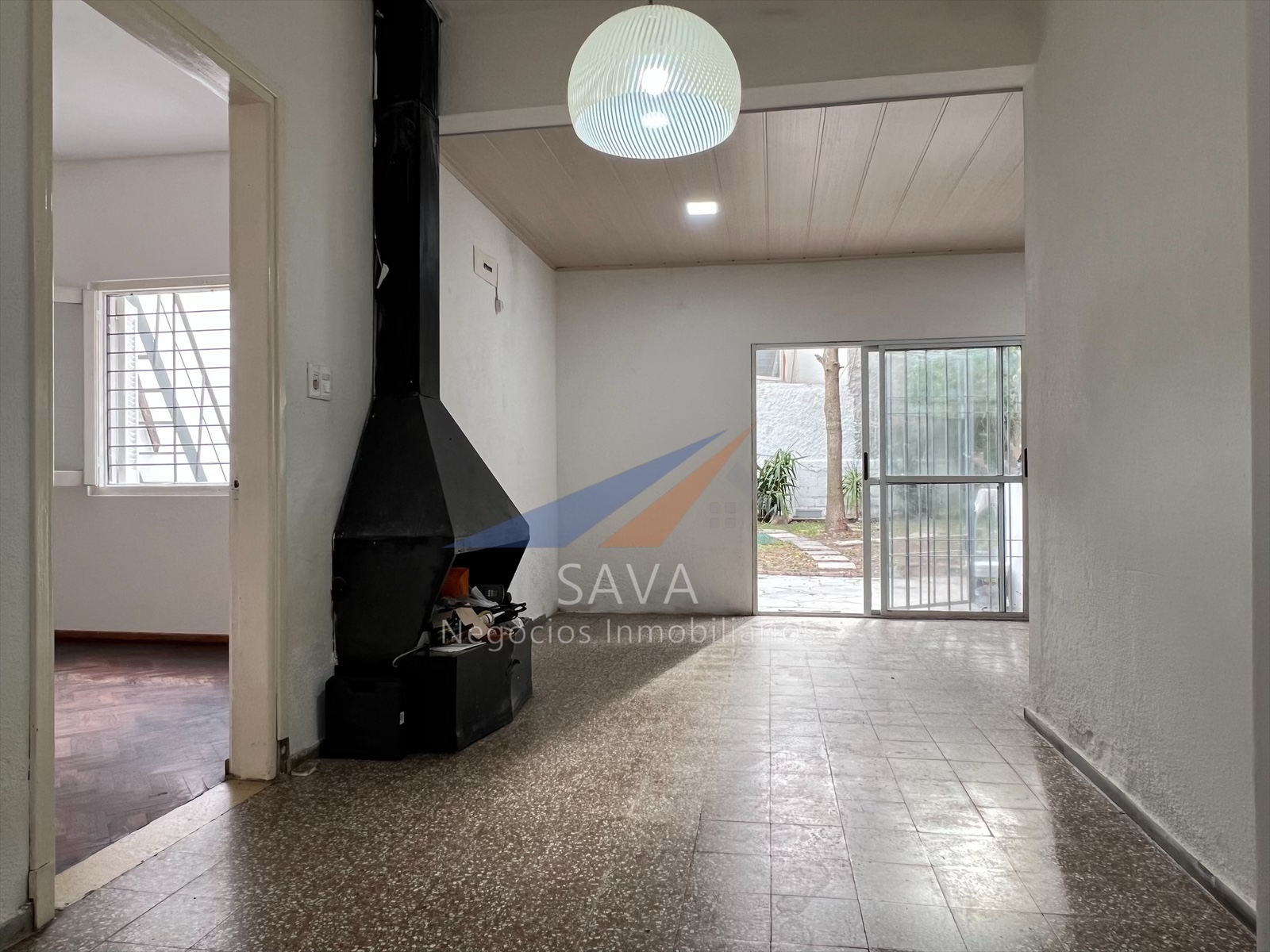 Alquiler Casa 2 Dormitorios Opc 3 En La Blanqueada! Cochera, Jardín Y Parrillero. Ref #DEC0EA