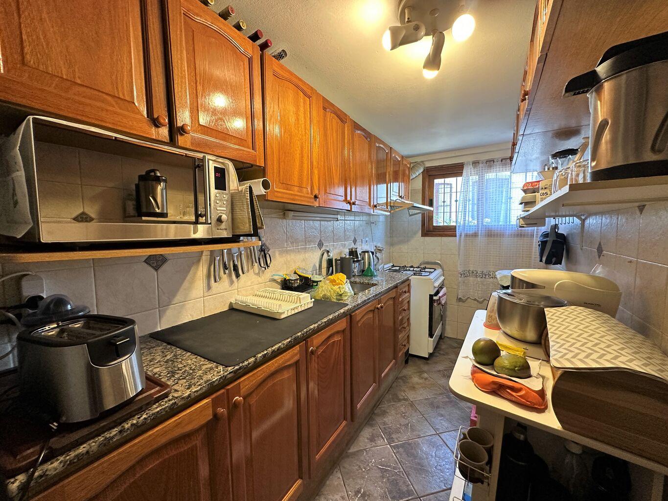 Casa 3 dormitorios 2 baños. Estufa a leña, azotea con parrillero ...