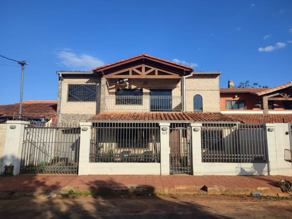 ALQUILO CASA EN CUARTO BARRIO - LUQUE. Ref #Z657CE