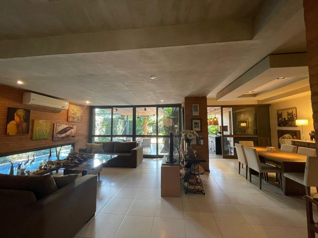 Vendo Hermosa Casa de 360 m2 en el Barrio Mburucuya - CLHO6247590. Ref #HB3966 - infocasas.com.py