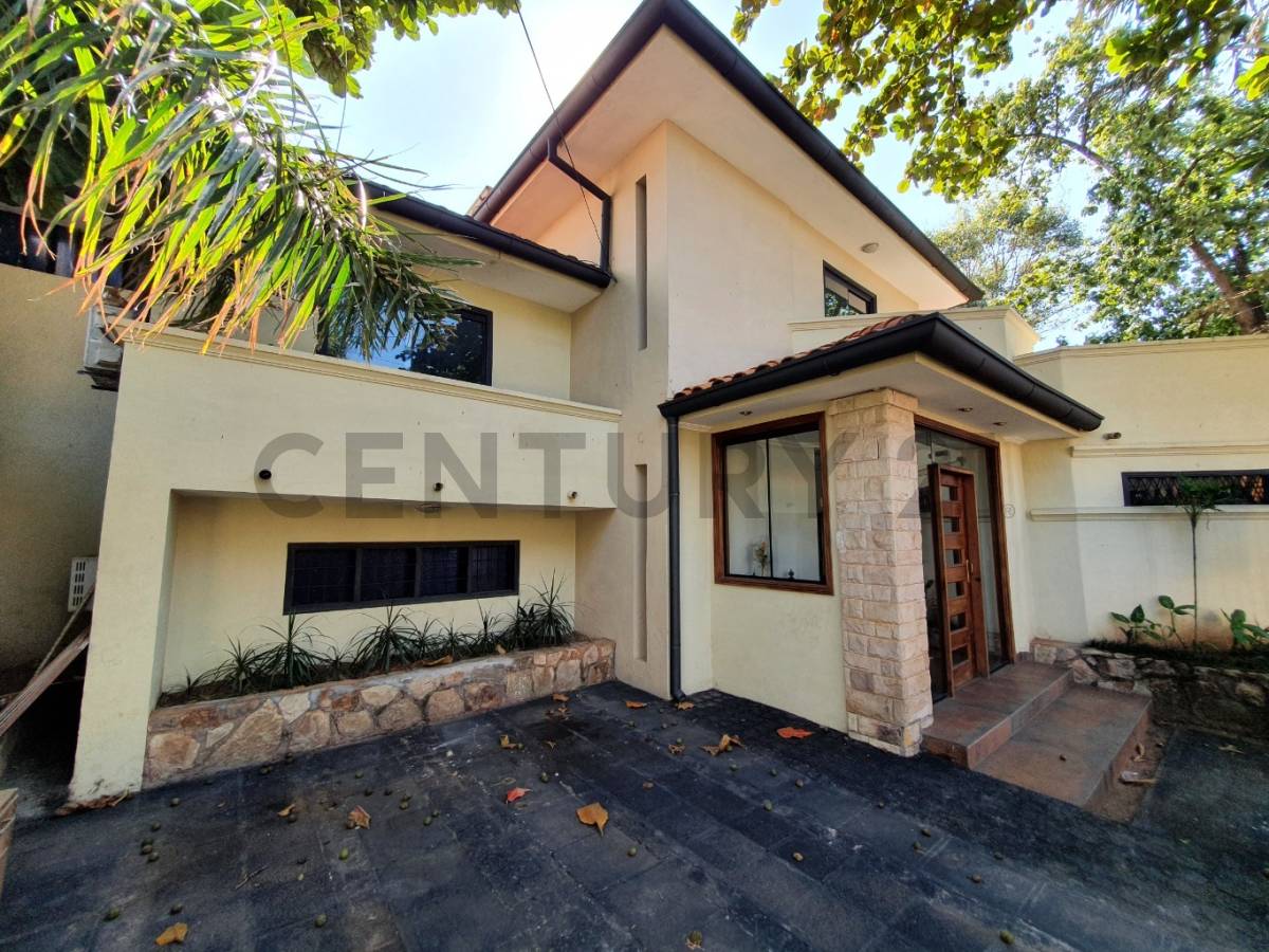 VENDO AMPLIA RESIDENCIA DE 3 HABITACIONES. Ref #AAE1CD - infocasas.com.py