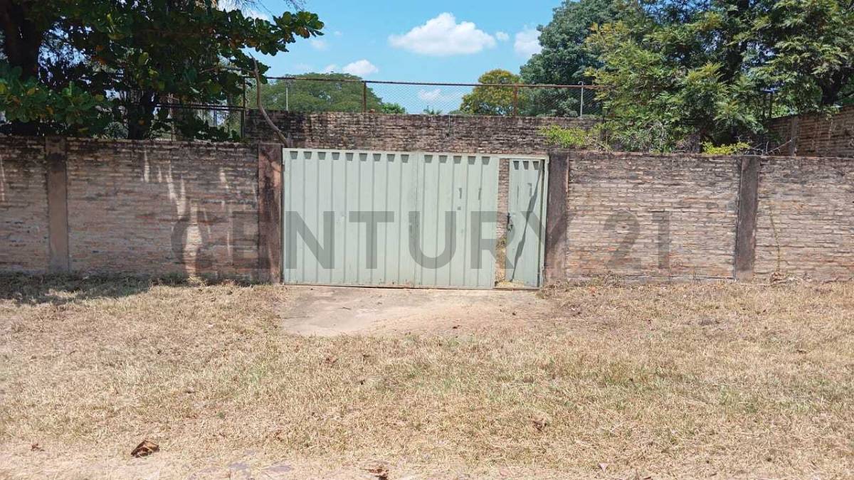 En venta terreno totalmente amurallado, a dos cuadras de la Av. Naumann. Ref #X6FC0C - infocasas ...
