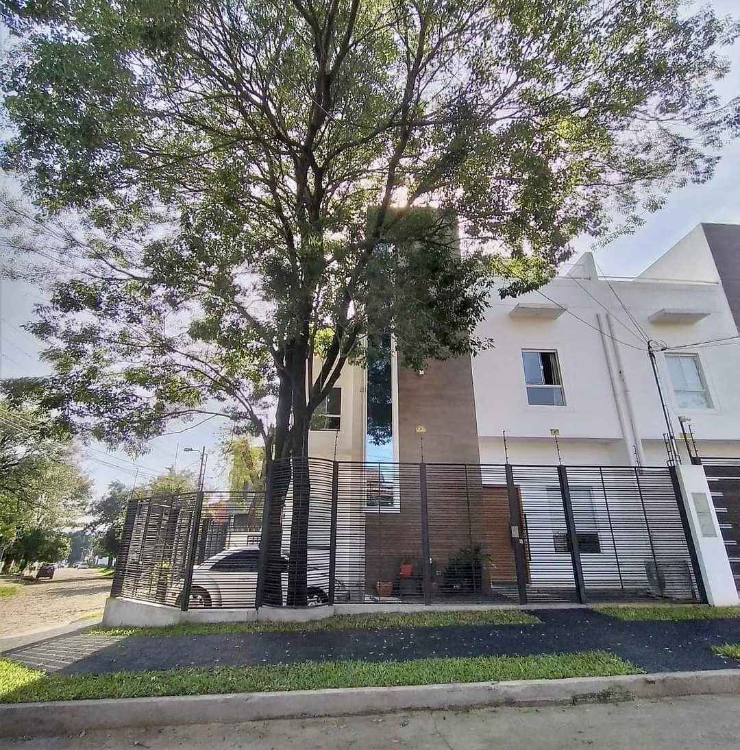 VENDO DUPLEX CON EXCELENTE UBICACIÓN EN LAMBARE. Ref #AAF732 - infocasas.com.py