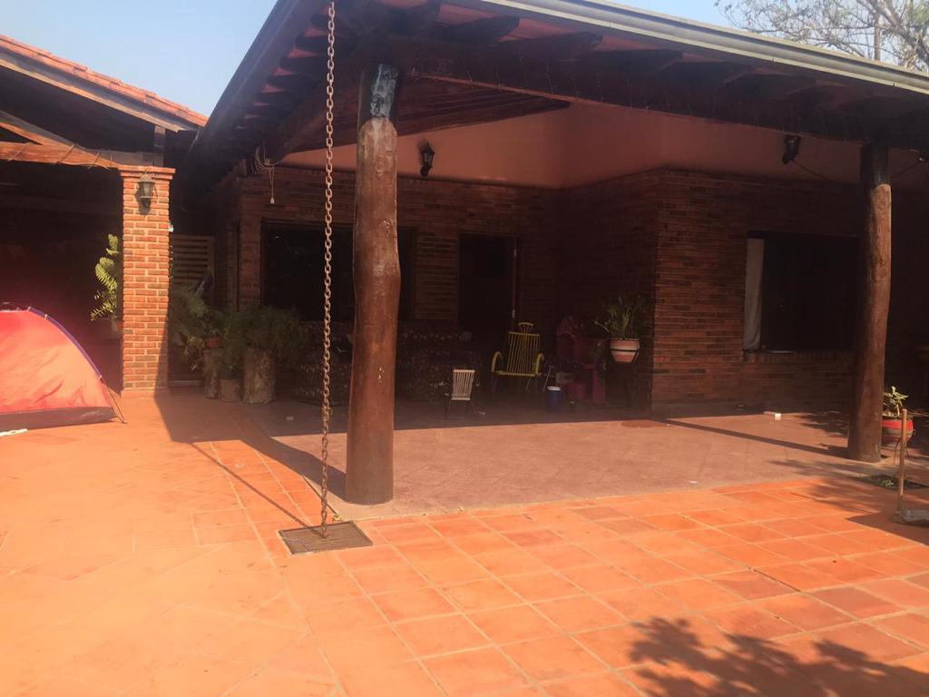 Vendo hermosa casa con amplio terreno en Mariano Roque Alonso. Ref #R51180 - infocasas.com.py