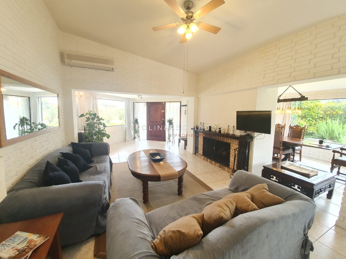 Casa en Pinares a pasos del mar, Punta del Este. Ref #W9B141 - infocasas.com.uy