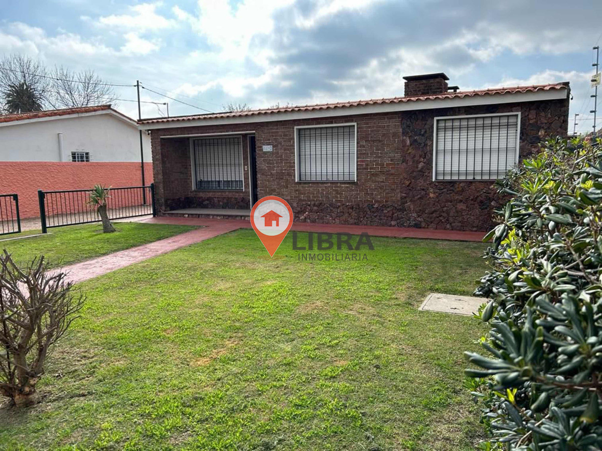 Hermosa Casa De 3 Dorm Con Parrillero Cochera. Ref #QC6219 - infocasas.com.uy