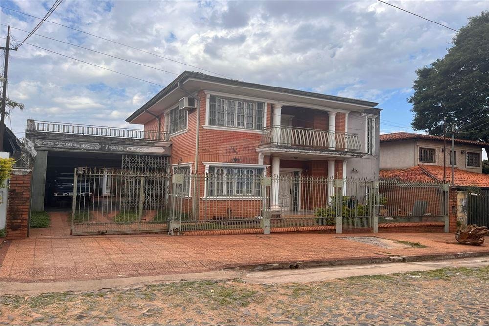 VENDO CASA A REFACCIONAR EN BARRIO HIPODROMO. Ref #U7092E