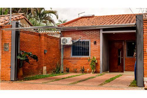 Casa - Venta - Paraguay Central Luque. Ref #YC7B99 - infocasas.com.py