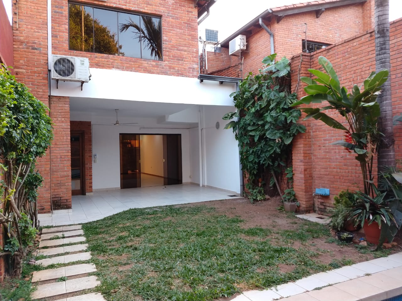 Alquilo Dúplex con piscina en Mburucuyá. Ref #0A109 - infocasas.com.py