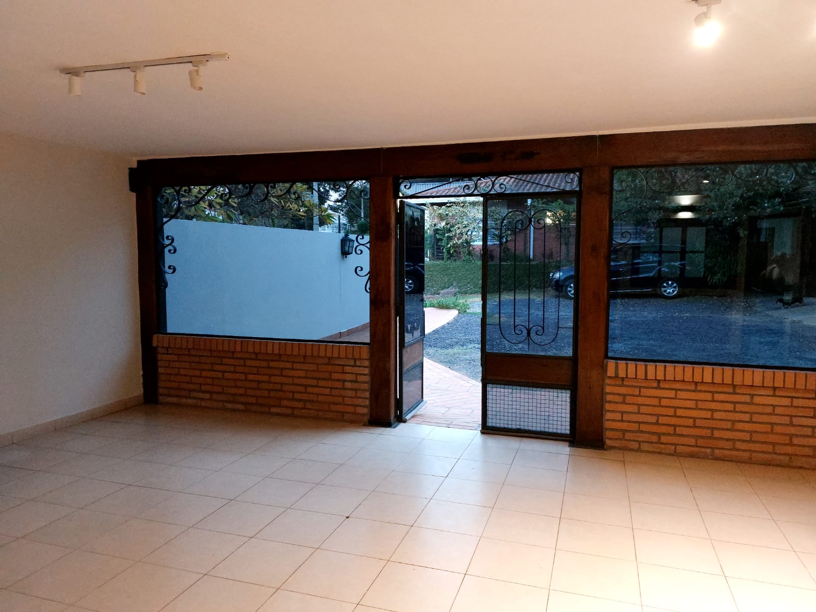 ALQUILO CASA EN BARRIO MCAL ESTIGARRIBIA . Ref #YEEBF4 - infocasas.com.py