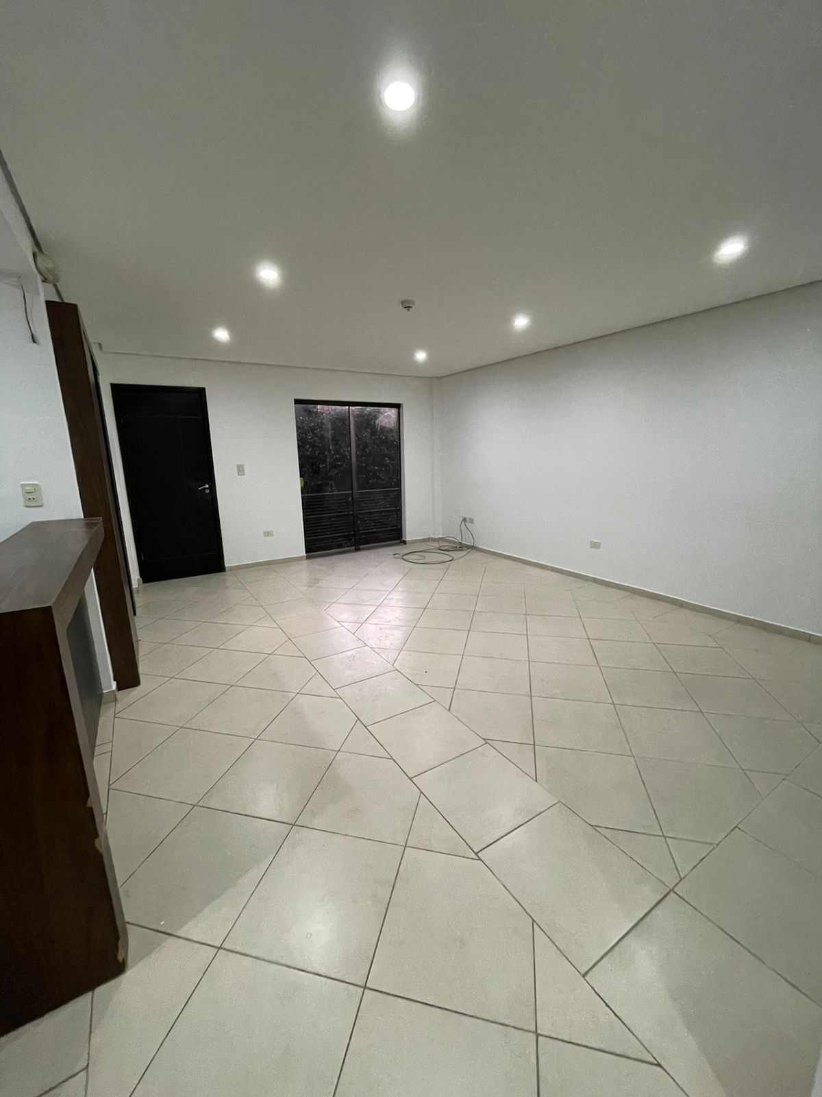 Alquilo Dpto con patio de 3 Dormitorios En Barrio Jara. Ref #V2B252 - infocasas.com.py