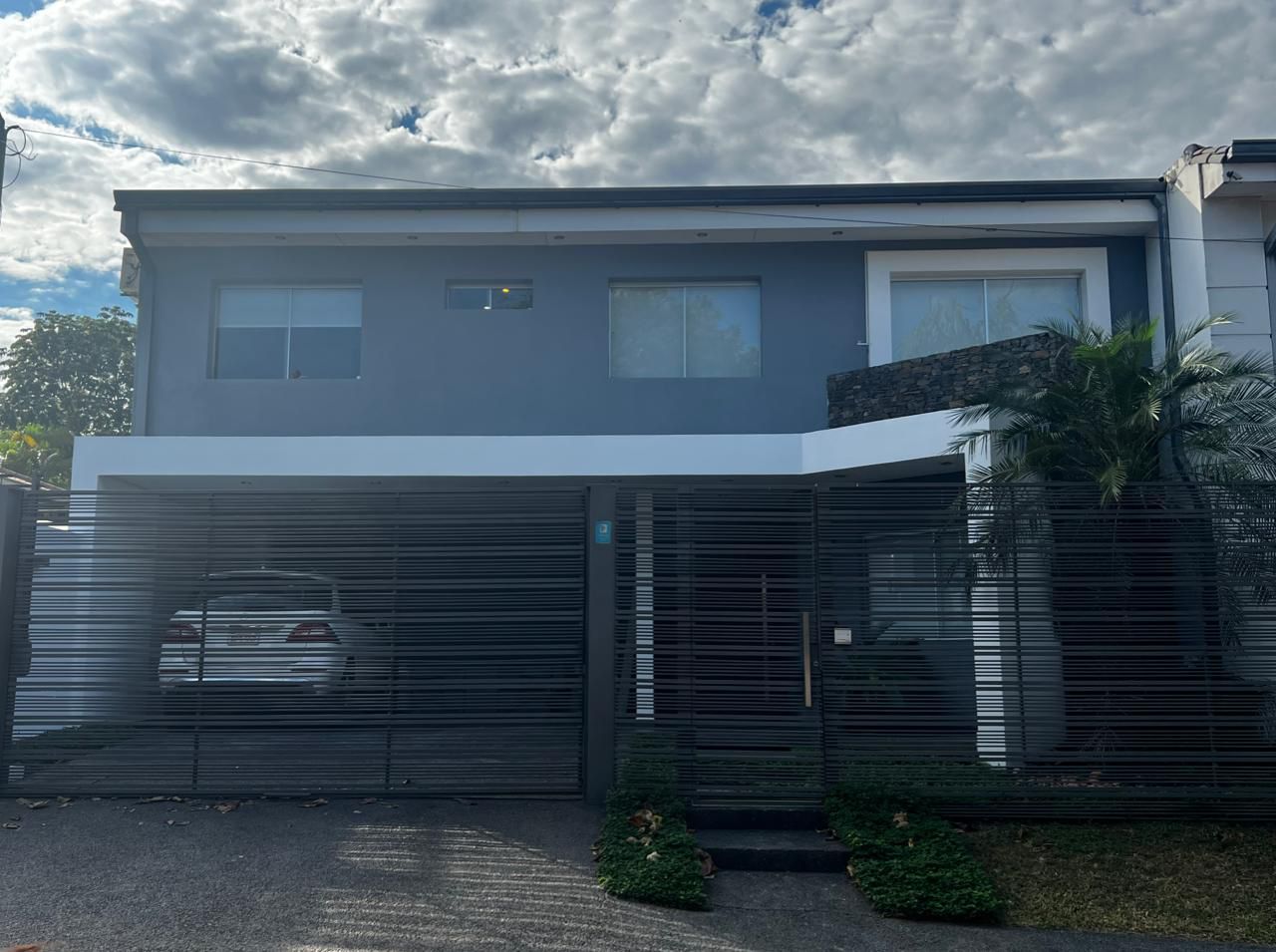 ALQUILO HERMOSA CASA EN LAMBARE BARRIO FELICIDAD. Ref #M37664 - infocasas.com.py