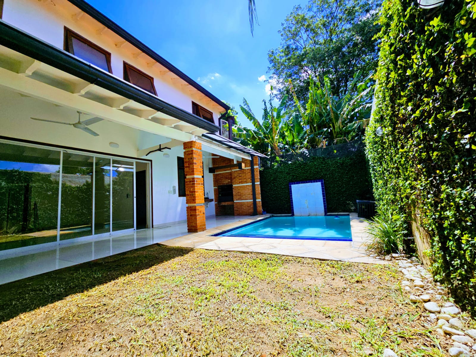 Vendo amplio duplex en Mburucuya. Ref #O50057 - infocasas.com.py