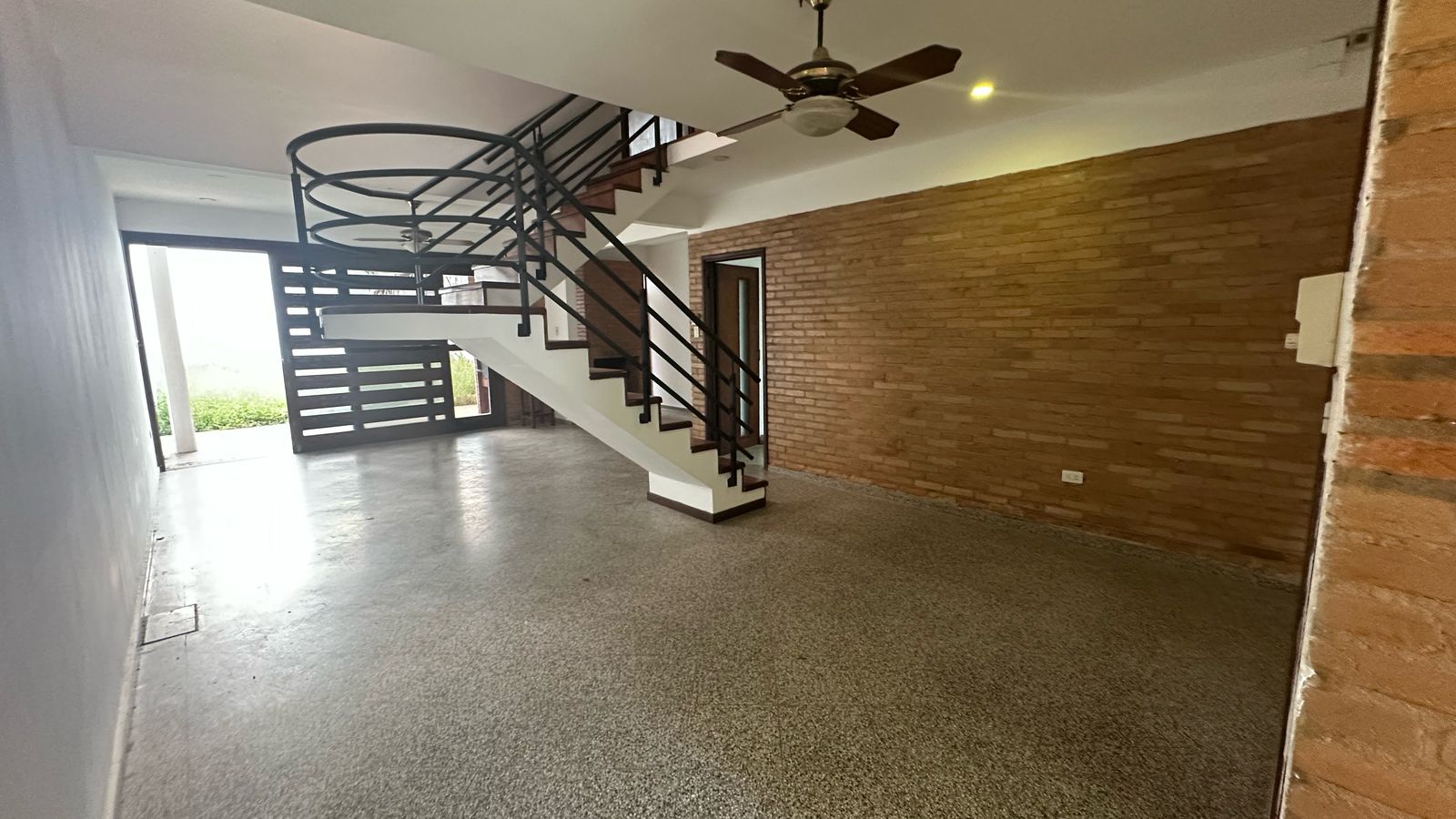 INVERSIONISTAS :DUPLEX EN VENTA !! con renta inmediata - Zona Villa Aurelia . Ref #Z54E30