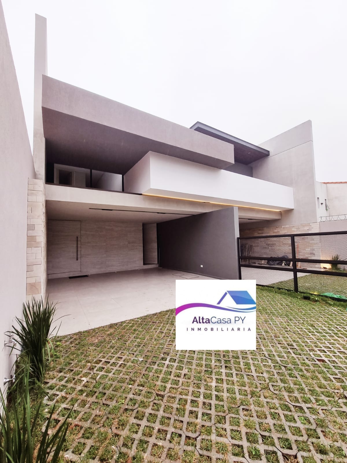*ALQUILO/VENDO HERMOSA CASA PAREADA EN BO. MBURUCUYA*. Ref #G59D96 - infocasas.com.py