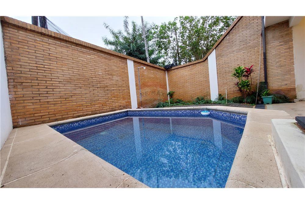 ALQUILO DUPLEX CON PISCINA ZONA RAKIURA. Ref #E36ABF - infocasas.com.py