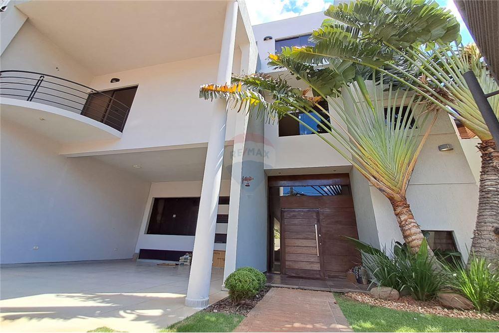 En Alquiler Hermosa Y Amplia Residencia de 4 Hab En Mburucuyá. Ref #K311B5