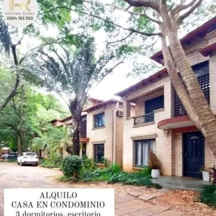 ALQUILO AMPLIA CASA EN CONDOMINIO PRÓXIMO A LA MUNICIPALIDAD DE ASUNCIÓN‼️. Ref #B5F5F9 ...