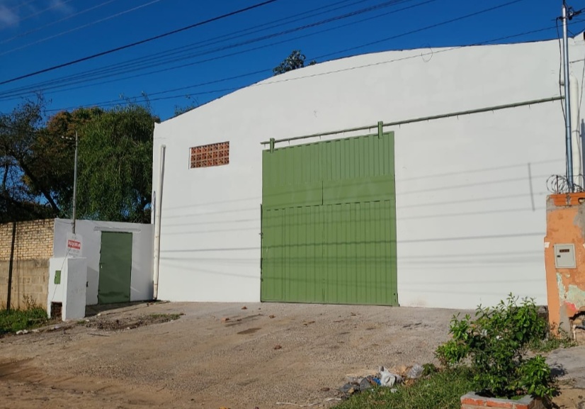 Alquilo Amplio Tinglado Con Patio A Lado Amurallado En Fernando De La Mora. Ref #EE76CA ...