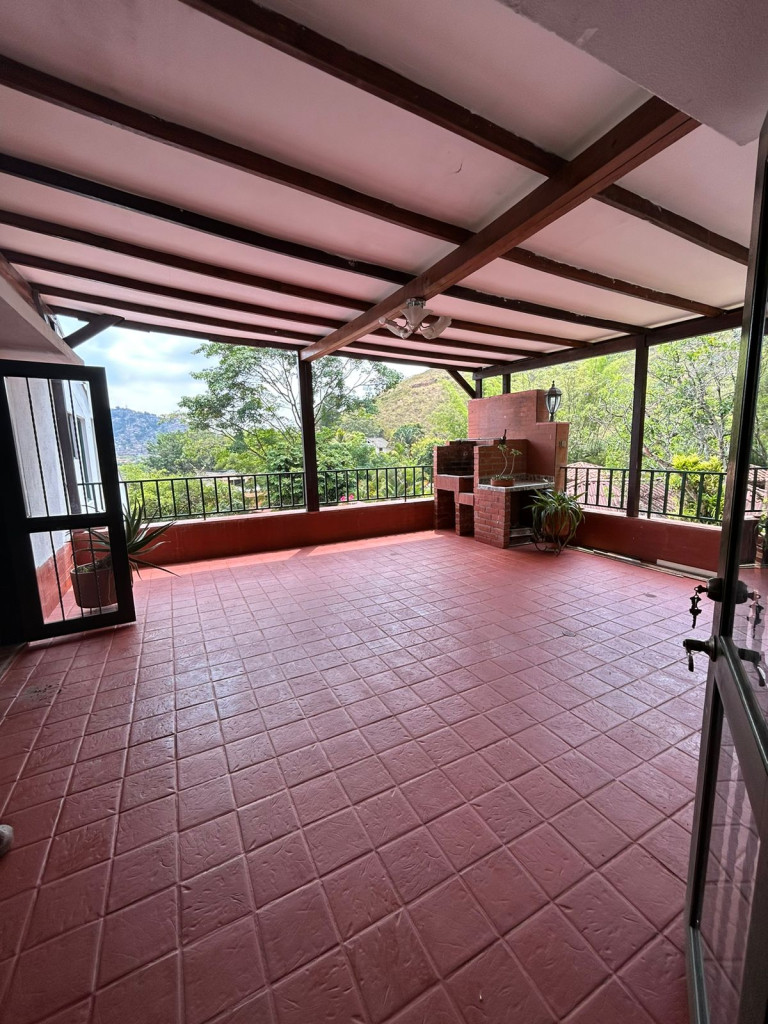 Casa en Venta en Cali, Sector la luisa bella suiza