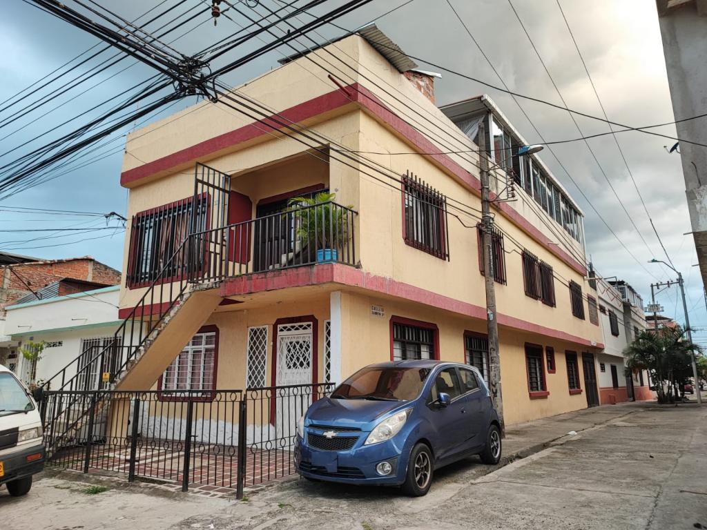 Casa en Venta en Cali, Urbanizacion la base (planta y talleres)