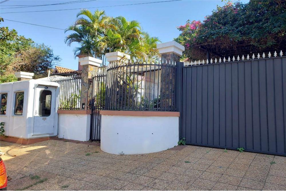 Amplia Casa con excelente accesibilidad. Ref #GC6940 - infocasas.com.py