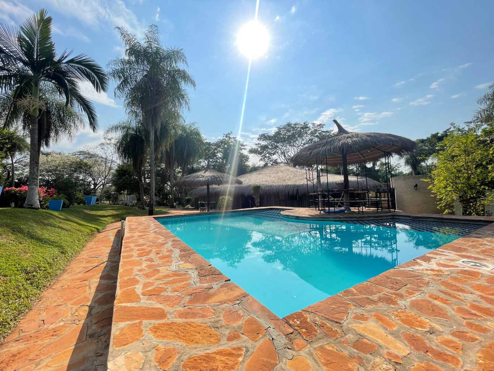 Vendo Hermosa Casa Quinta Ubicada sobre la Ruta Capiata-Aregua. Cod BG. Ref #K8A054 - infocasas ...