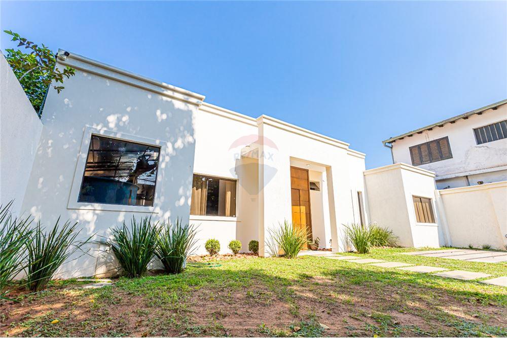 VENDO HERMOSA Y LUJOSA RESIDENCIA EN VILLAMORRA. Ref #IC8672 - infocasas.com.py