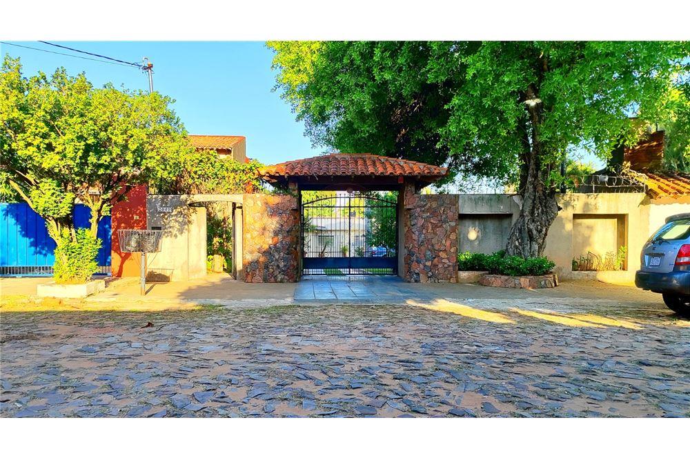 VENDO HERMOSA CASA EN BARRIO PALOMAR LAMBARE . Ref #X475C1 - infocasas.com.py