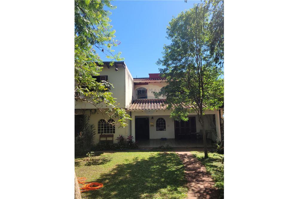 VENDO AMPLIA CASA EN BARRIO MCAL. ESTIGARRIBIA. Ref #G64427 - infocasas.com.py