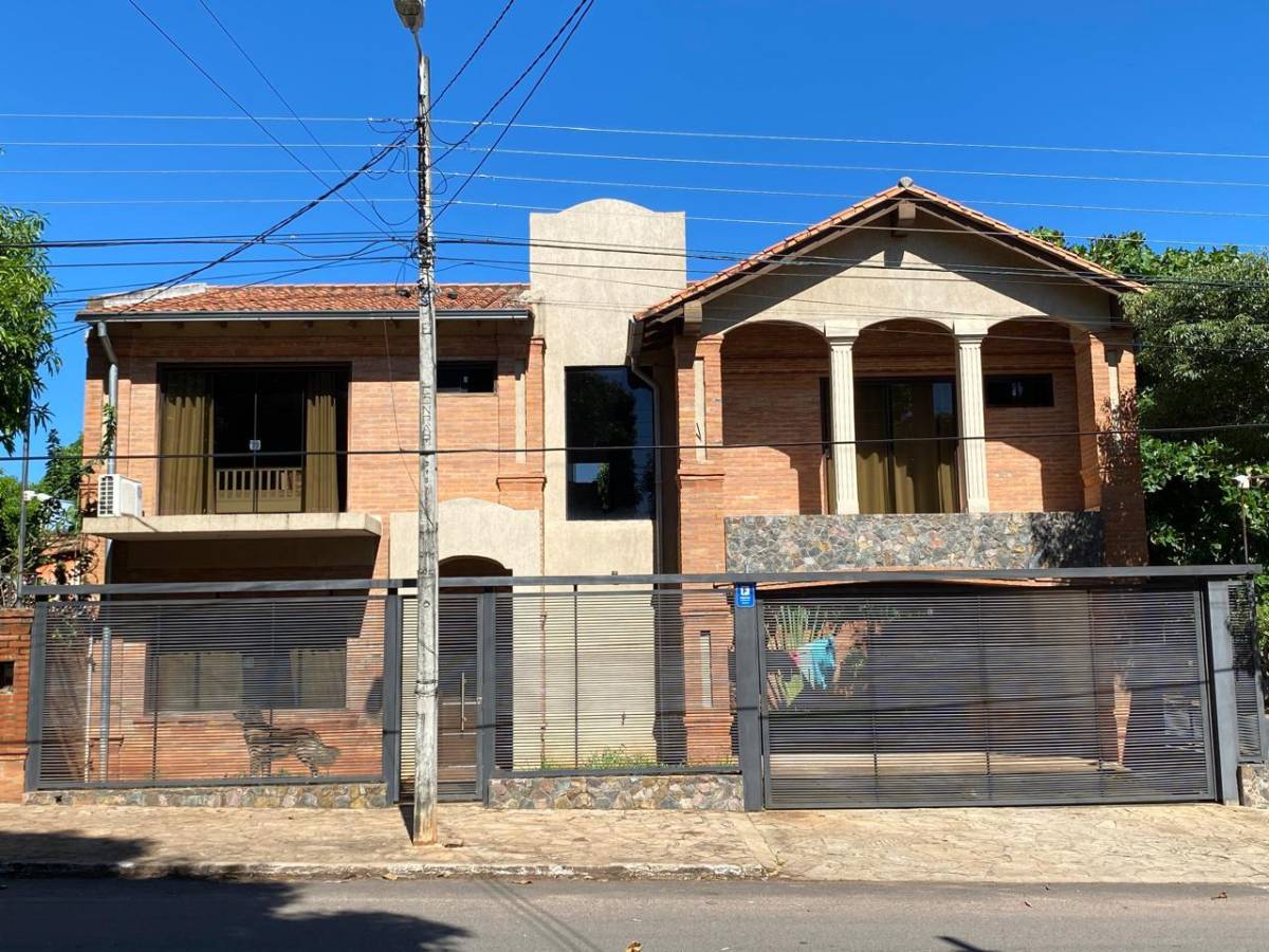 VENDO HERMOSA CASA EN FERNANDO DE LA MORA ZONA SUR . Ref #XFA965 - infocasas.com.py