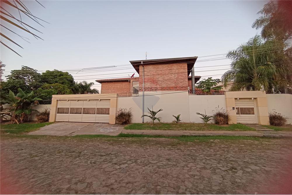 ALQUILO HERMOSA CASA CON PISCINA EN MBOCAYATY. Ref #F2F223 - infocasas.com.py