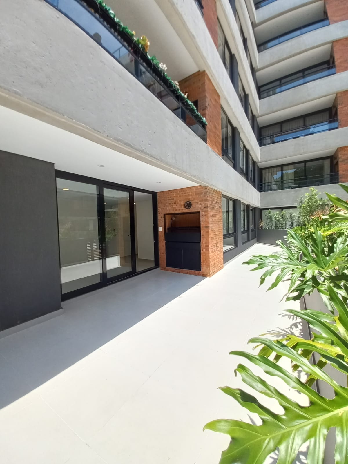 ALQUILO DEPTO DE 3 DORMITORIOS EN YCUA SATI, CON PATIO. Ref #LC968B - infocasas.com.py