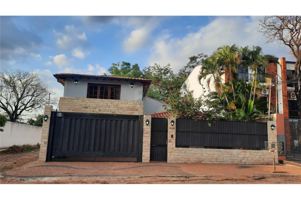 Alquilo Casa de dos Plantas amplio patio y 3 dormitorios. Ref #G9FA28 - infocasas.com.py