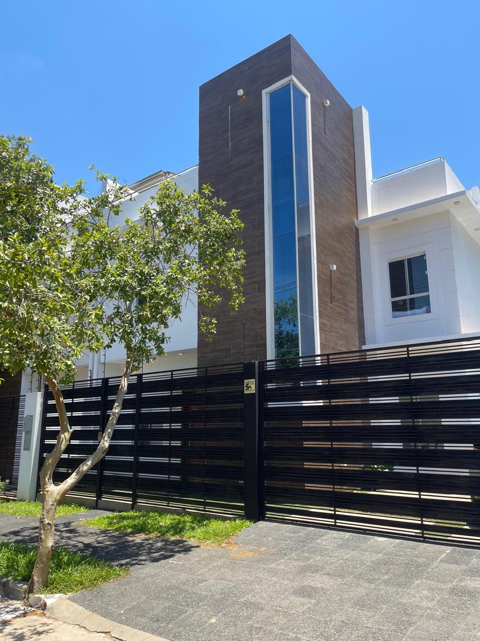 ALQUILO TRIPLEX ESTILO MINIMALISTA EN LAMBARÉ. Ref #CCF1E0 - infocasas.com.py