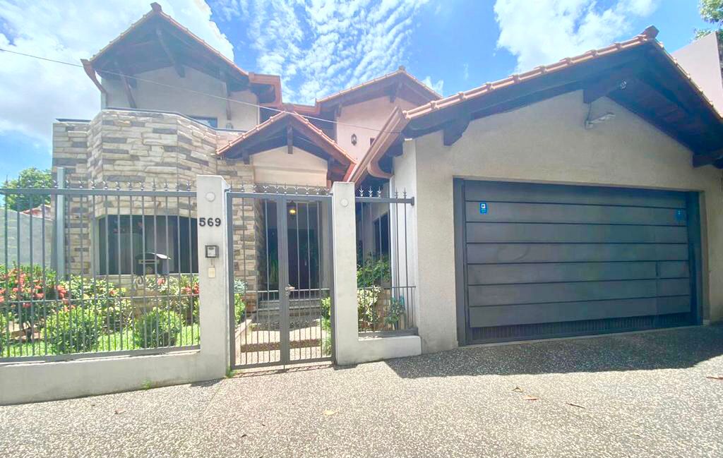 VENDO HERMOSA CASA EN BARRIO HERRERA. Ref #H5A73B - infocasas.com.py