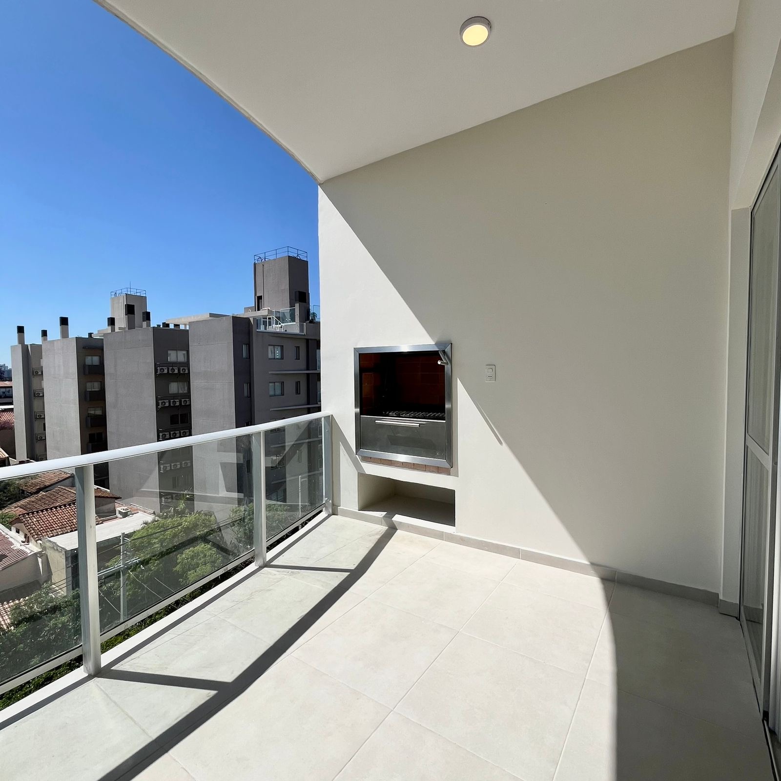 En Alquiler Departamento De 3 Habitaciones En Barrio Jara. . Ref #EC3868