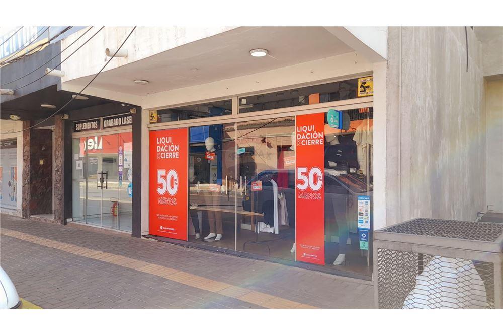 HERMOSO SALON COMERCIAL EN EL CENTRO DE LUQUE . Ref #QEE444