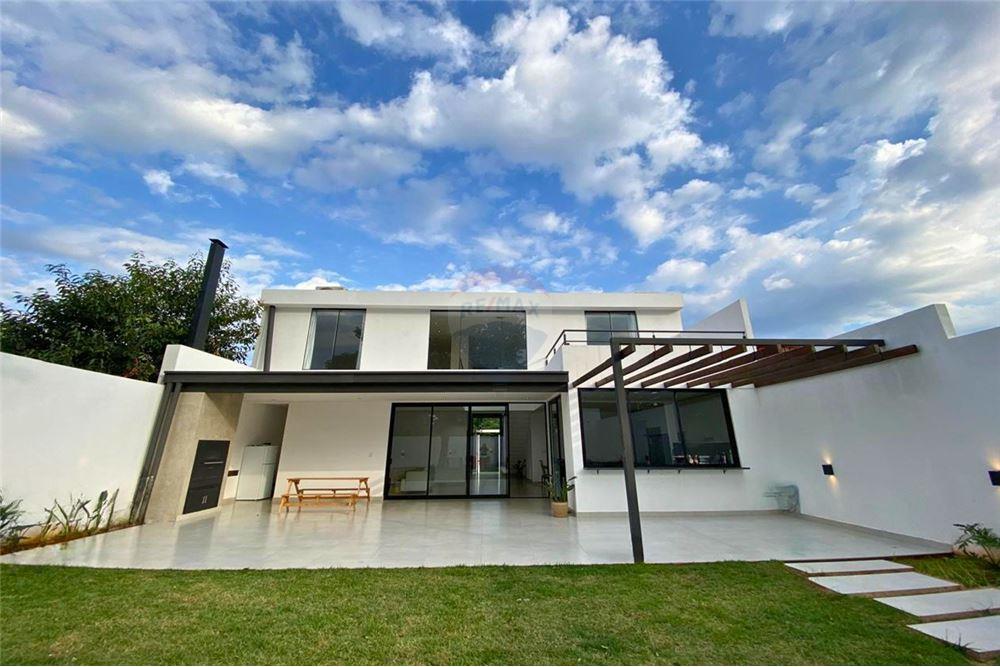 Casa - Venta - Paraguay Central Luque. Ref #XF2BED - infocasas.com.py